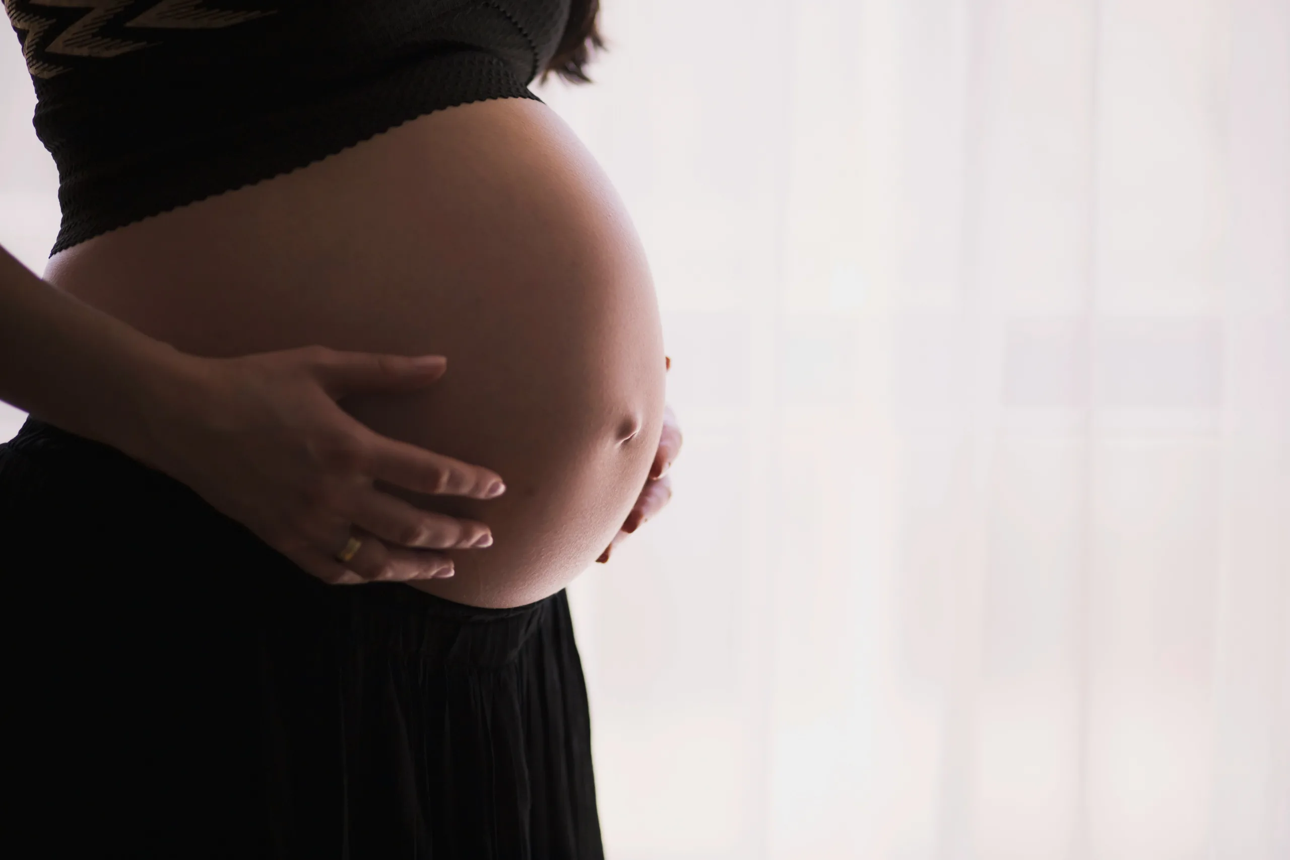 L’évolution de la grossesse en photos : du ventre rond à la première ...